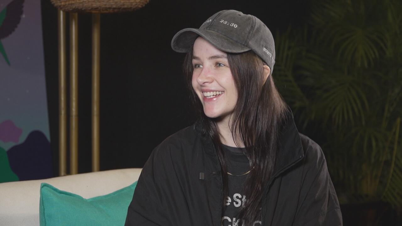 Ela Minus, un viaje entre los synth: del punk hardcore a la electrónica - Cultura - France 24